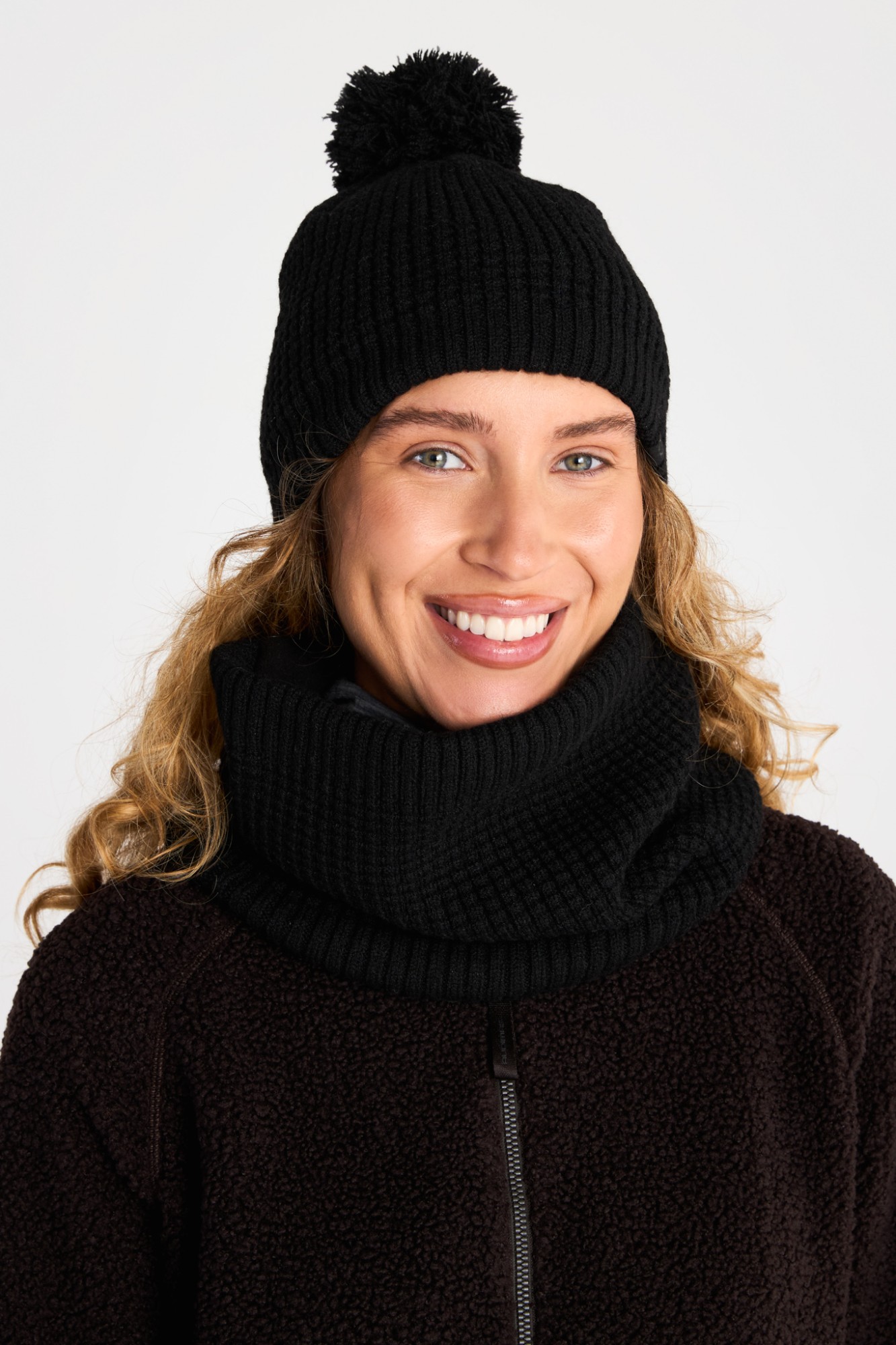 Knitted hat with fleece lining | Audimas